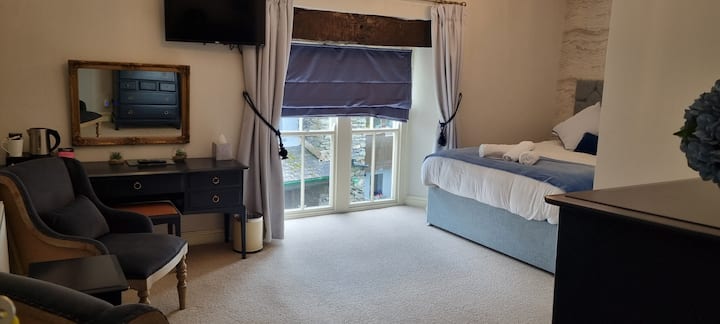 King-deluxe-ensuite With Shower - Ambleside