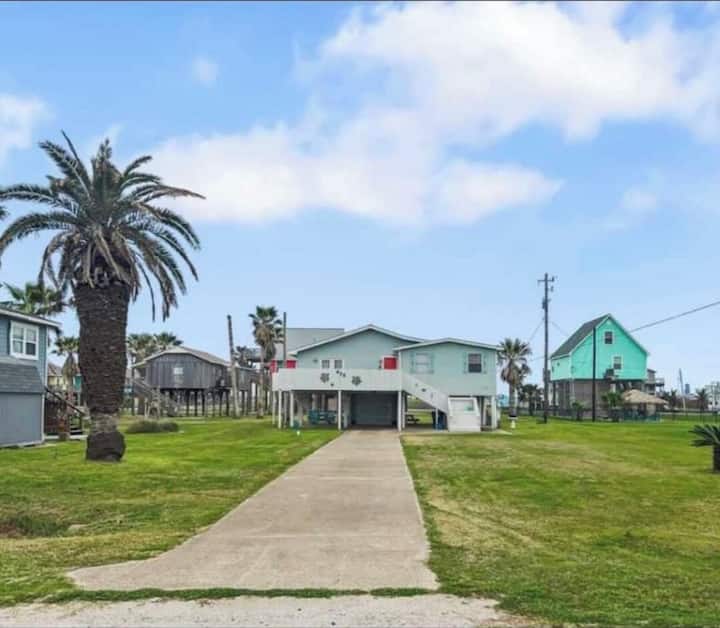 Pet-friendly Beach House W/ Yard, Games, Screened - Freeport, TX