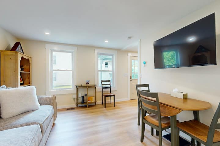 2br Short Distance From Town, Water, & Skiing - Rutland