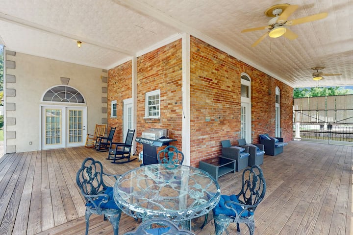 Br 2 House: Riverfront, Fire Pit & Game Room - Cherokee, NC