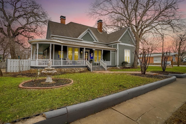 The Gallery House: Boutique Stay Right By Tsu - Stephenville, TX