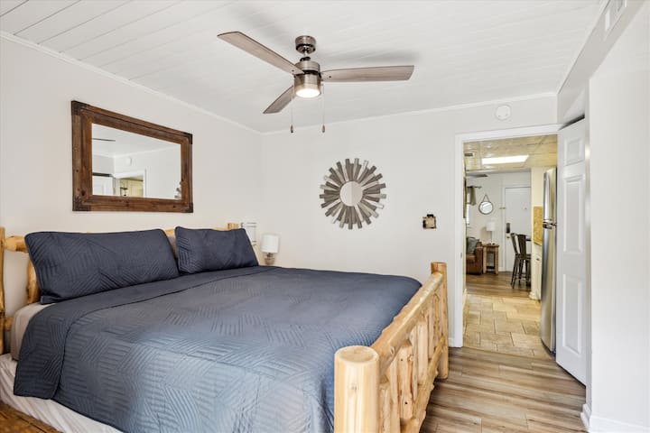 Condo Dtown G'burg Indoor Pool Sleeps 4 Balcony - Gatlinburg, TN
