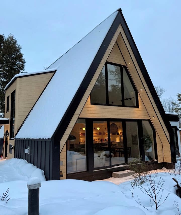Forest A‑frame Hideaway • Private Spa & Gym - Laurentides