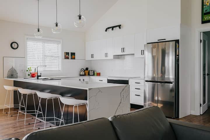 Cow Bell Cottage - Walk To Trentham - Trentham