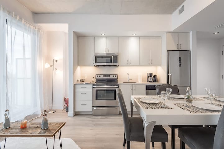 1 Br- Gym- View Old Port - Montreal