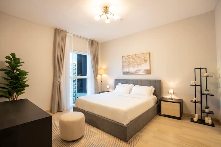 Ferrari World & Seaworld - Luxe 2bhk | Canal View - Abou Dabi