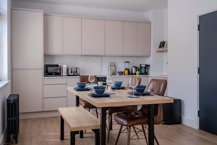 Lymington Pad Next To High Street - Avocet - Lymington