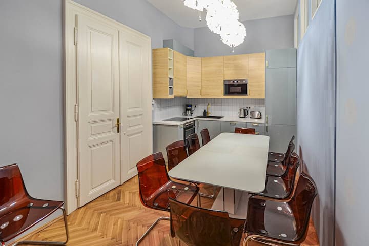 Premier 4bdr Celebration Suite - Prag