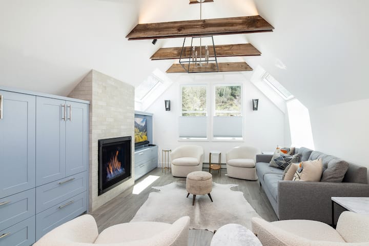 Columbine A: Newly Remodeled Telluride Townhome - Telluride, CO