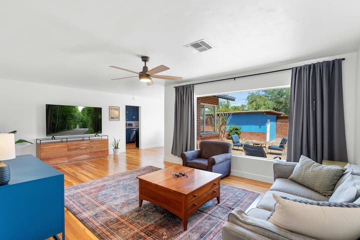 Rustic Uofa Gem: Near Jazz & Dillinger Days - Tucson, AZ