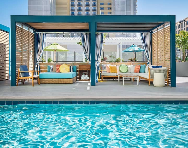2 Relaxing Units! Rooftop Pool, Pets Allowed! - San Diego, CA