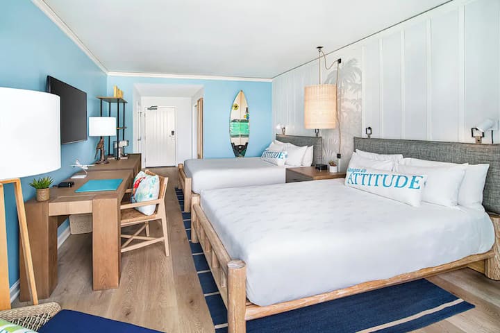 Relax And Recharge! 2 Modern Units, Rooftop Pool! - San Diego, CA