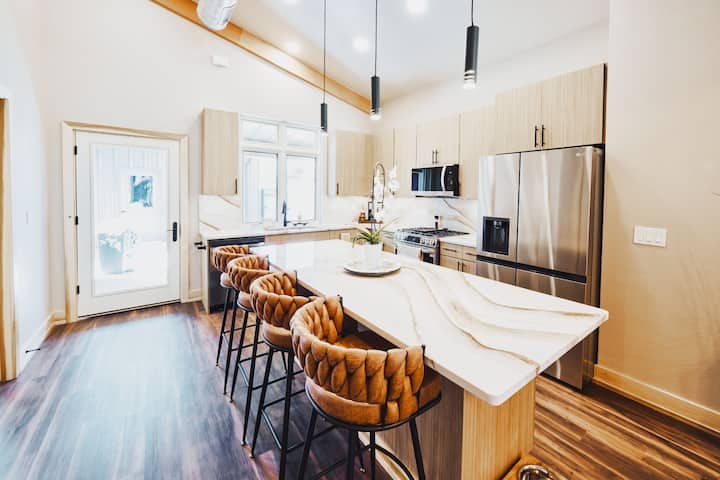 Cozy Winter Stay! Fireplace & Holiday Comfort - Sheridan, WY