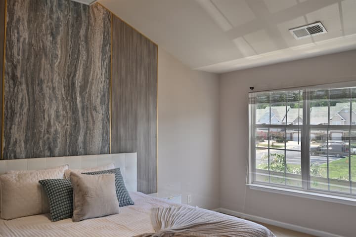 Amazing Renovated Townhouse - Greensboro, NC