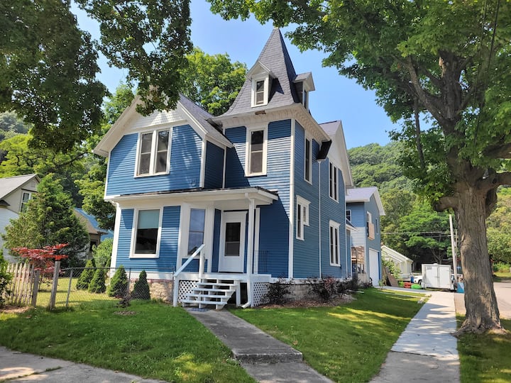 New!  The Glarum House - Gorgeous Historic Home! - Frankfort, MI