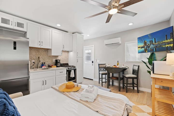 Endless Summer Beach Studio | Beach | Ac | Shops - La Playa - San Diego