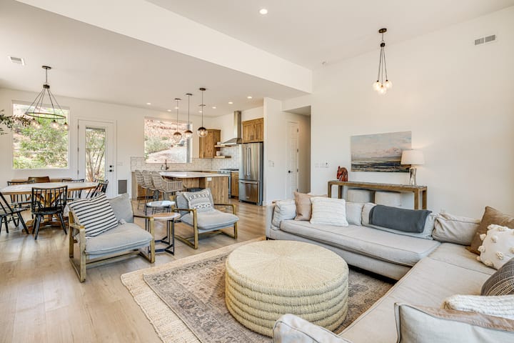 Gorgeous Kanab Home: Canyon Views & Pool Access! - Kanab, UT