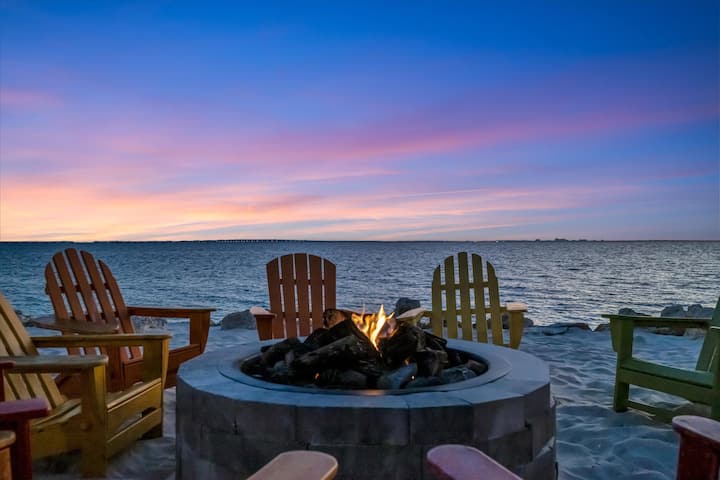 Heated Pool & Beach Relaxation, Waterfront Balcony - Pinellas County, FL