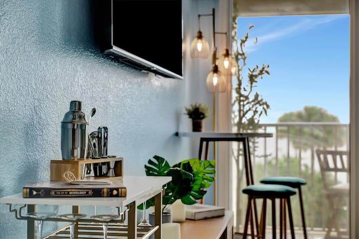 Beach, Bayview Balcony, Heated Pool, Bar/grill - Tampa, FL