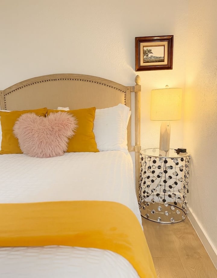 Longhornkingsuites|lake - Dove Springs - Austin