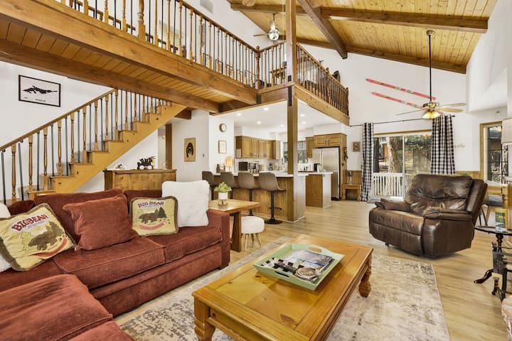 Four Bears Cabin W/ Hot Tub + Games - Big Bear Lake, CA