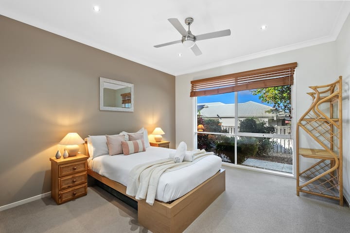 Coaster By Khove - Brisbane