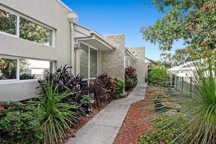 Coaster By Khove - Logan City