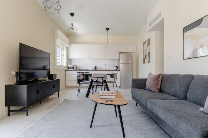 Blueground | Nahalat Bynamin Miklat Garden Balcony - Telavive