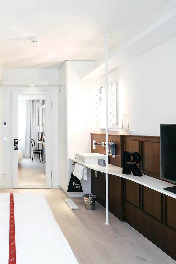 Name Is A Nod To The Adventurous Empress Elisabeth - Vienna