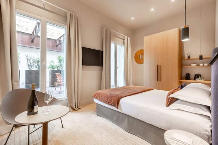 Suites Fl By Sweett | Family Suite With Terrace - Paris