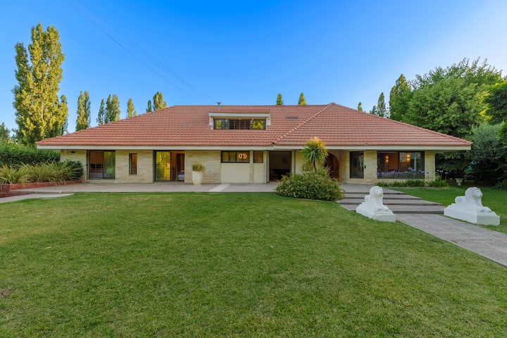 Mot Wine Country Deluxe Villa 27 Pax - アルゼンチン