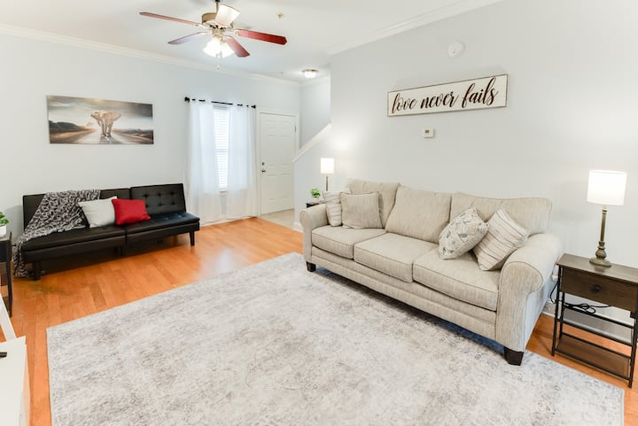 Bama Breeze Townhome At Traditions - Tuscaloosa, AL