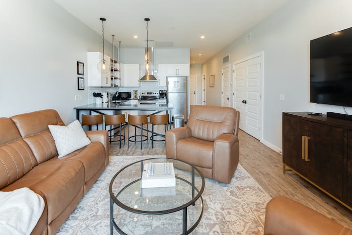 Crimson Fire: Cozy 2 Bed/2 Bath Condo Sleeps 6 - Bryant-Denny Stadium - Tuscaloosa