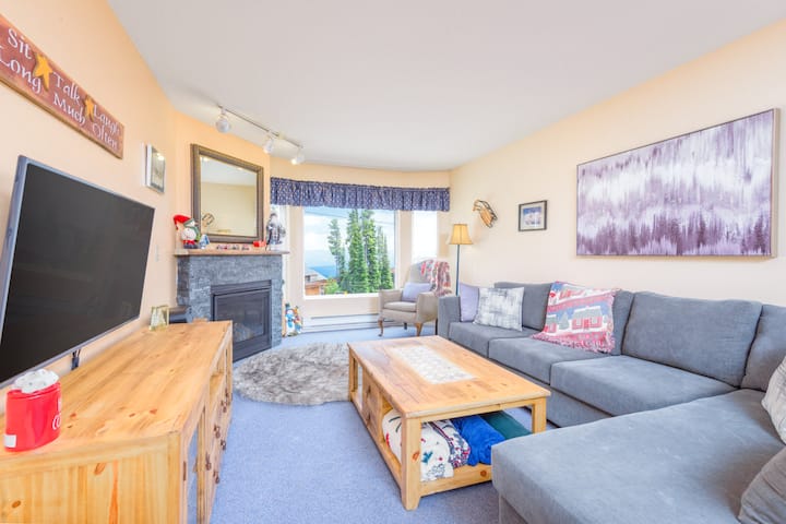 Ski-in/ski-out Family Condo With Outdoor Pool - Big White Ski Resort, BC