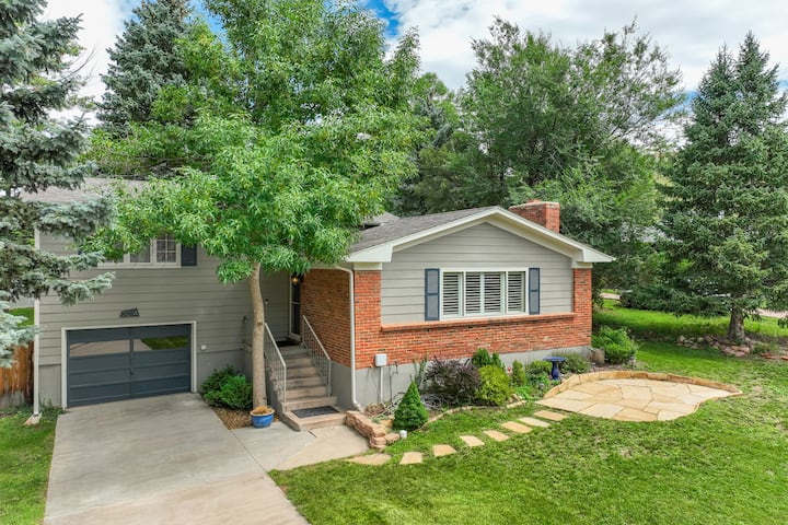 Songbird Sanctuary | Pet Friendly | Mid-stay - Colorado Springs, CO