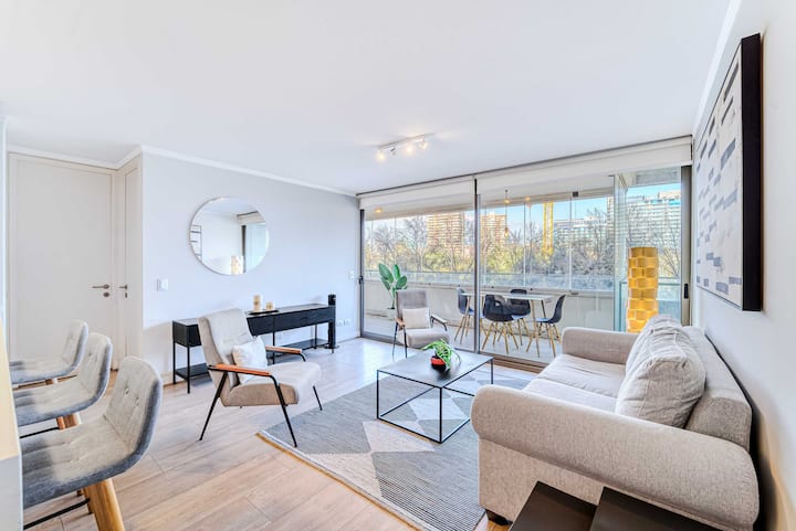 Citadel View 2br Balcony, Parking & City Views - Vitacura