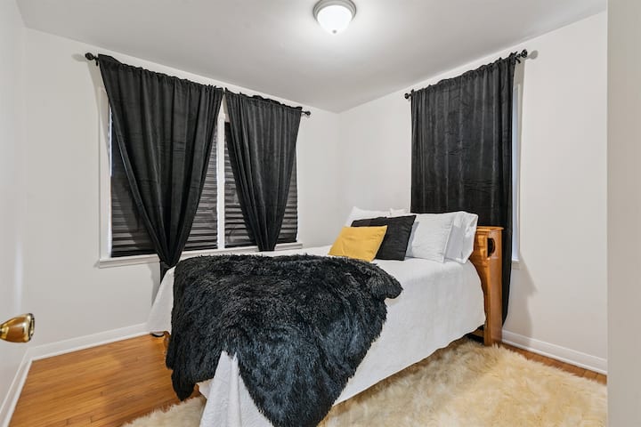 Walkable Entire Home Retreat By Kinnick And Uihc - Iowa City, IA