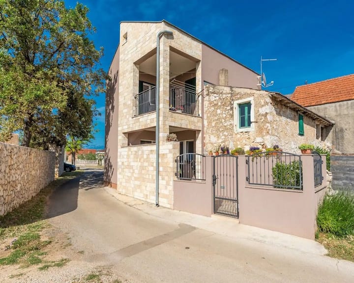 Maison Ruza (84891-k1) - Privlaka