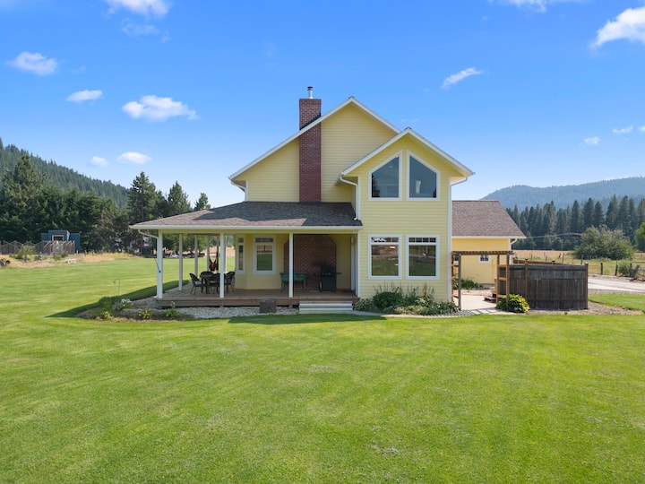 Balsamroot - Elegant And Expansive Escape - Plain, WA