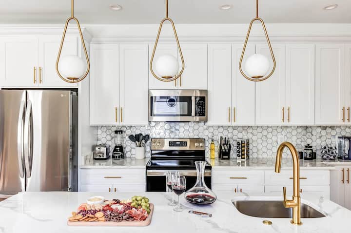 Luxury Dc-themed 6br + Parking | 2 Blocks To Metro - Washington, DC