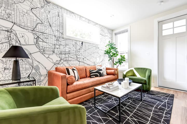 Luxe Metro-themed 6-br + Outdoor Space | Parking - Washington D. C., DC