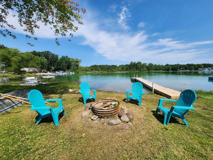Crooked Lake Lakefront Lot-lakeside Firepit-kayaks - Carson City, MI