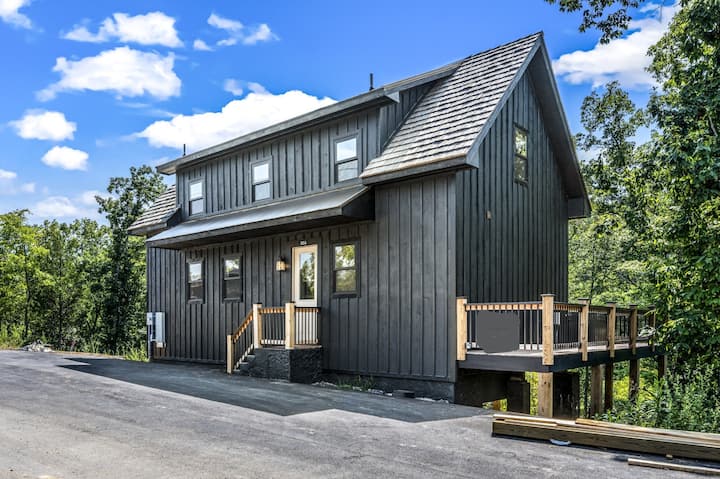 Stylish Escape W/ Hot Tub, Deck & Game Space - Douglas Lake, TN