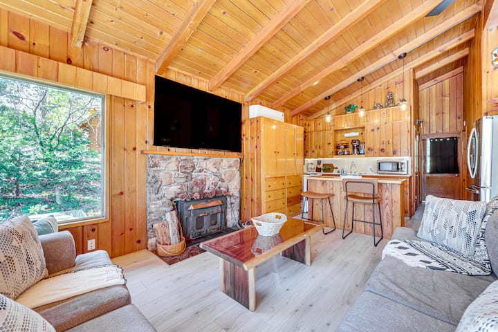 Peaceful Wooden Cabin, 2 Mi To Bass Lake! - Bass Lake, CA