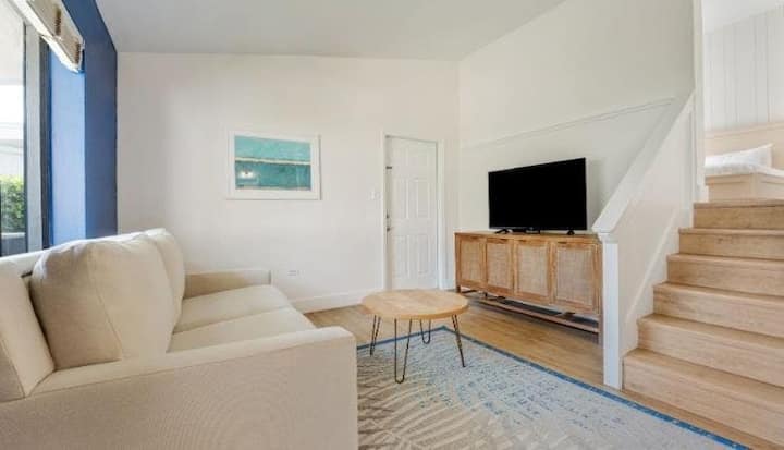 Hit The Pool Or Take Kayaks Out On The Ocean - Islamorada, FL