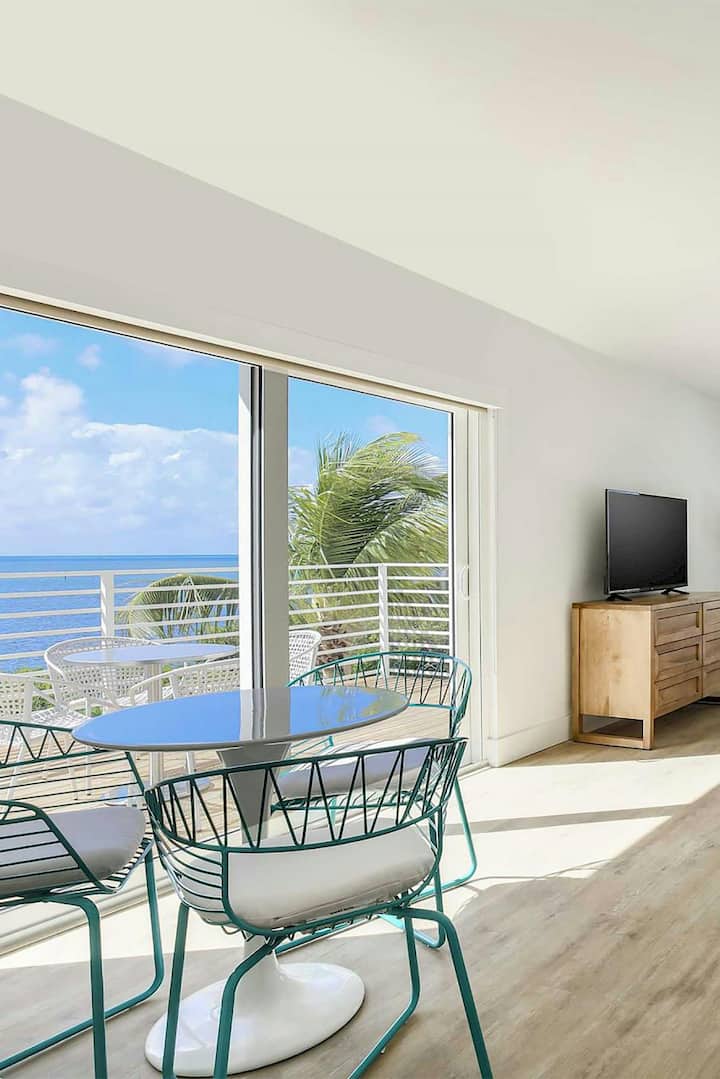 Sweet Sea Views & In-unit Kitchenette - Islamorada, FL