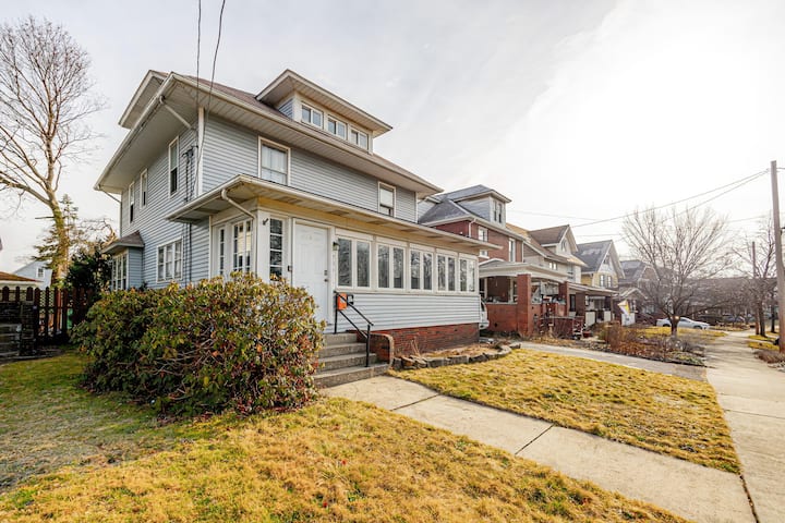 No Cleaning Fee+blackout Curtains+free Cable+ppv! - Akron, OH