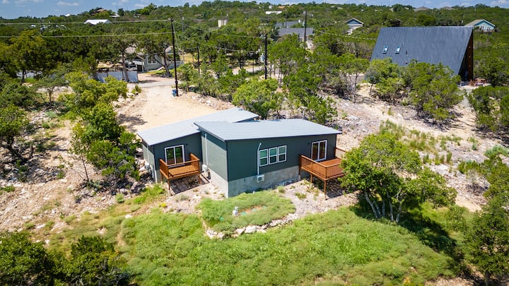 Fire Pit + Views | Hilltop Stay For Couples - Canyon Lake, TX
