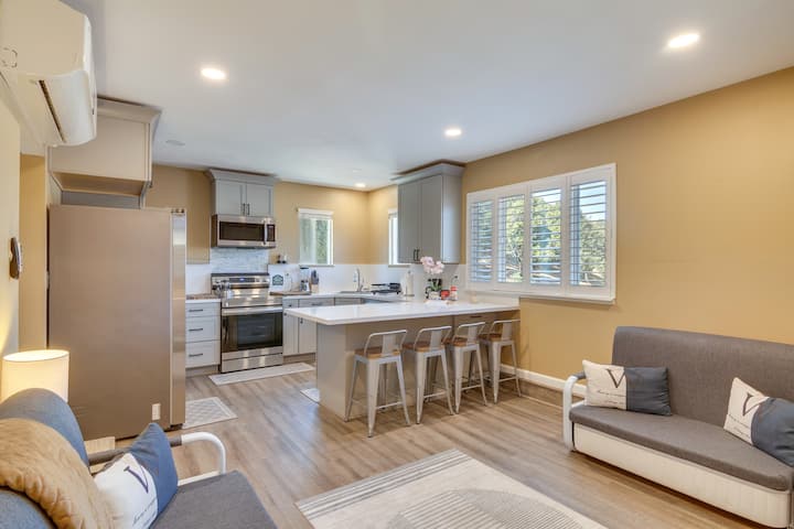 Cozy Santa Clarita Cottage Near Parks & Trails! - Magic Mountain, CA