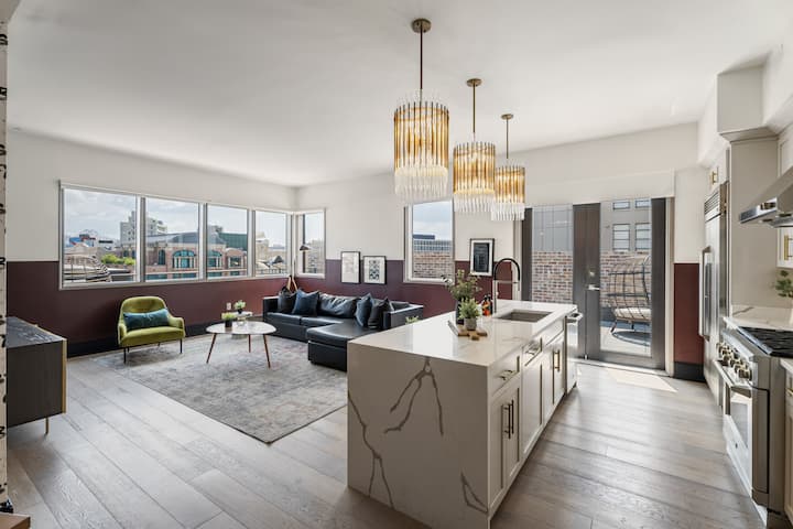 Downtown Corner Penthouse With Private Terrace - Metairie, LA